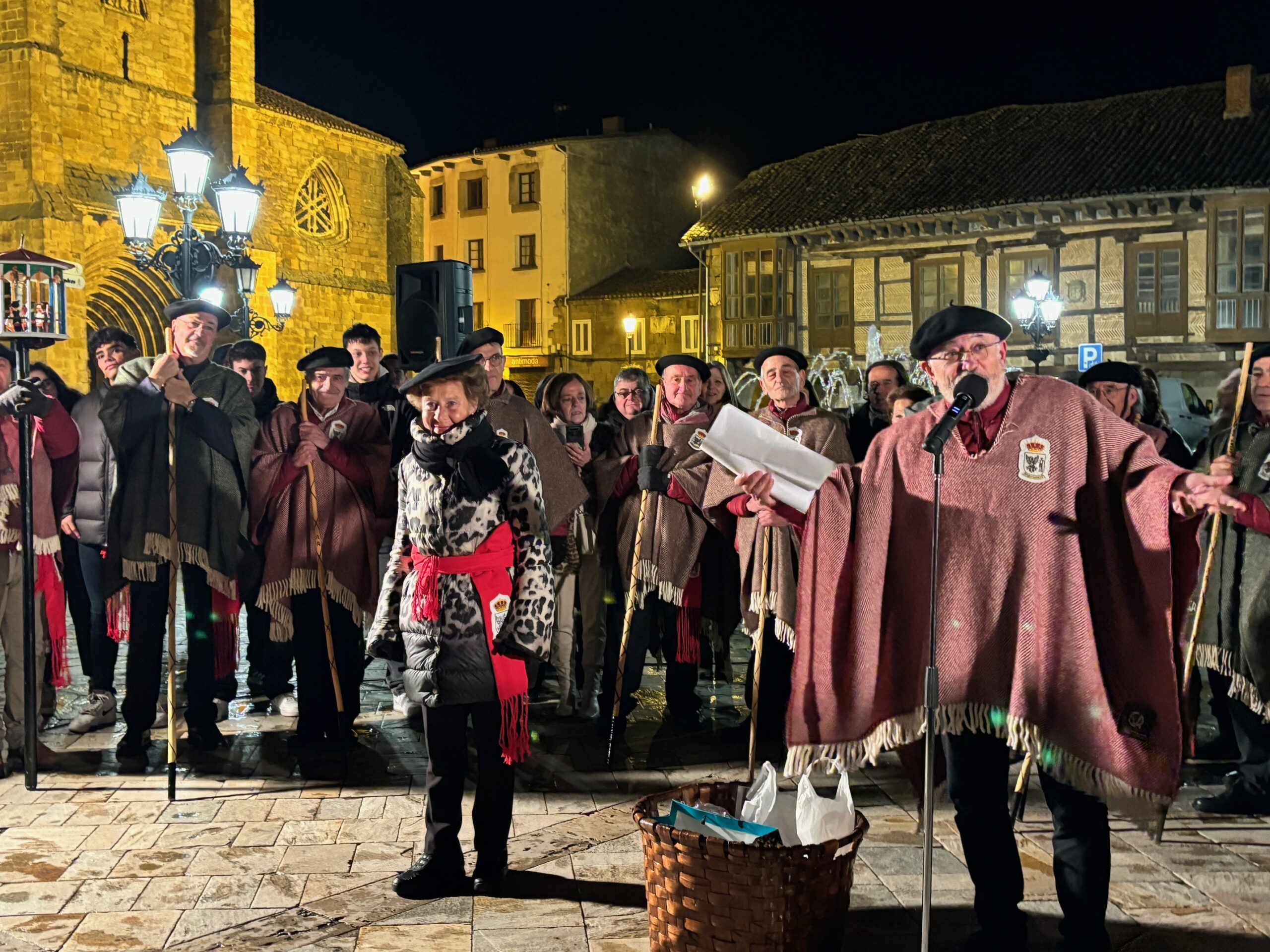 Presentación de Ronda Aguilar de las Marzas con María Teresa Rodríguez ...